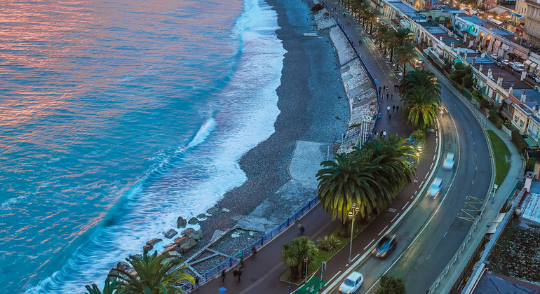 Passeio pedestre nocturno em Nice - Nice | FREETOUR.com