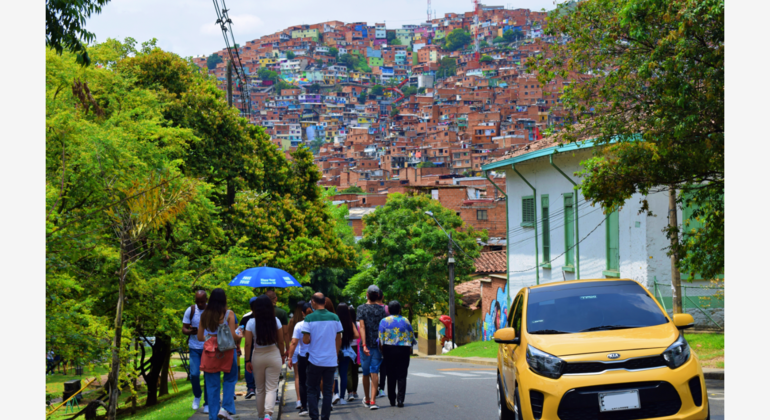 Visite de la Comuna Trece par de vrais guides locaux - Medellin ...