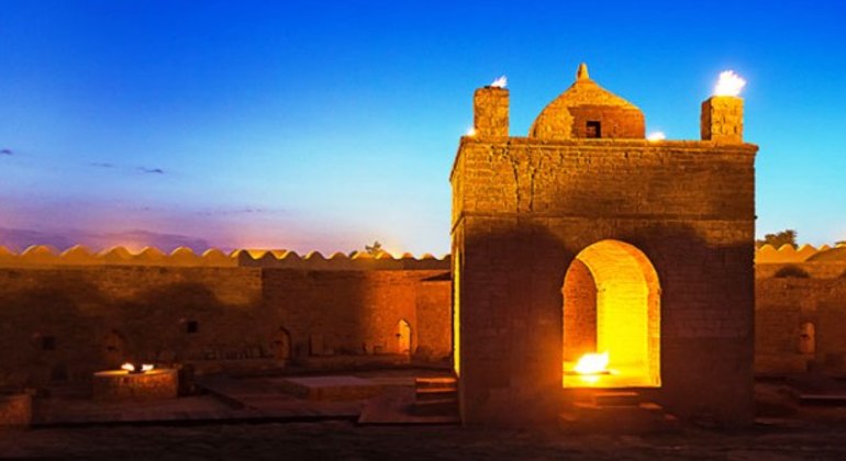 Excursión de un día a los fuegos de Ateshgah y Yanar Dag - Bakú ...