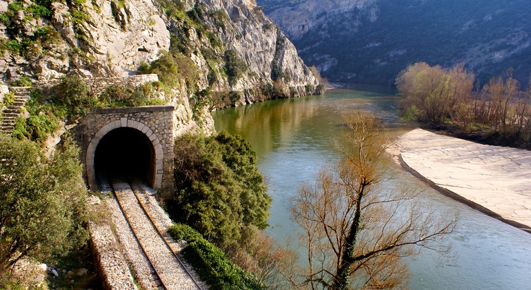 Zwei Tage Bahnfahrt nach Meteora - Athens | FREETOUR.com